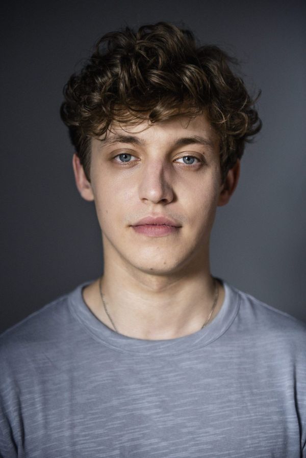 Sebastian Dela – Dubbingpedia